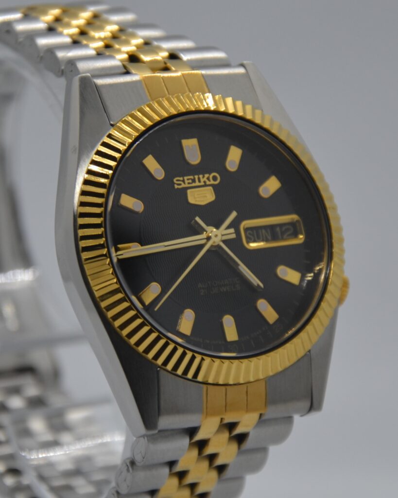SNXJ90 Black textured dial | Clarinda Watches